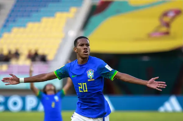 'Another Top Talent' 'Get Them All' Fans React As Chelsea Join United ...