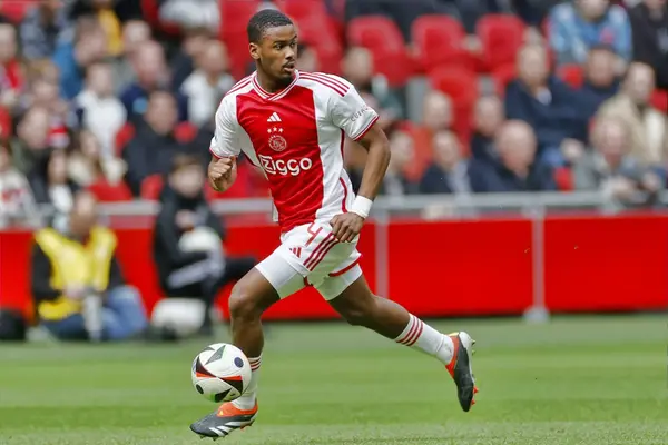 Chelsea Join Arsenal In Pursuing 17 y/o Dutch International Defender ...